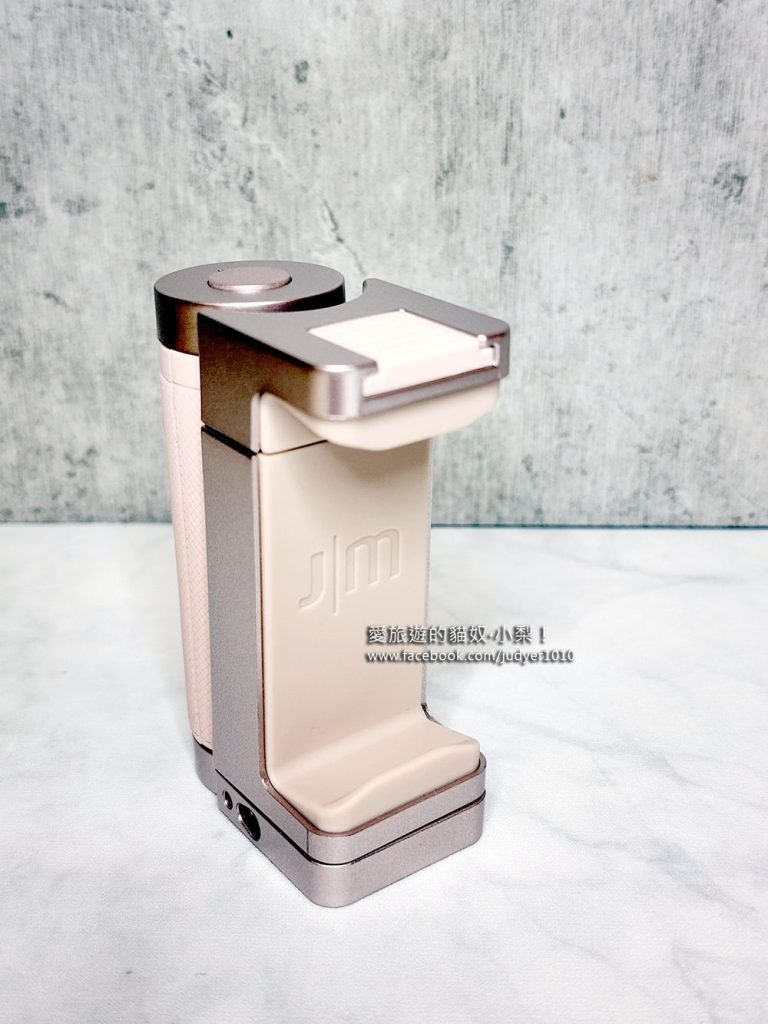 ShutterGrip2 掌握街拍2 \ 翻轉藍牙握把，好用到爆炸！秒把手機變相機，還是最輕的自拍棒及手機立架！ - 愛旅遊的貓奴‧小梨