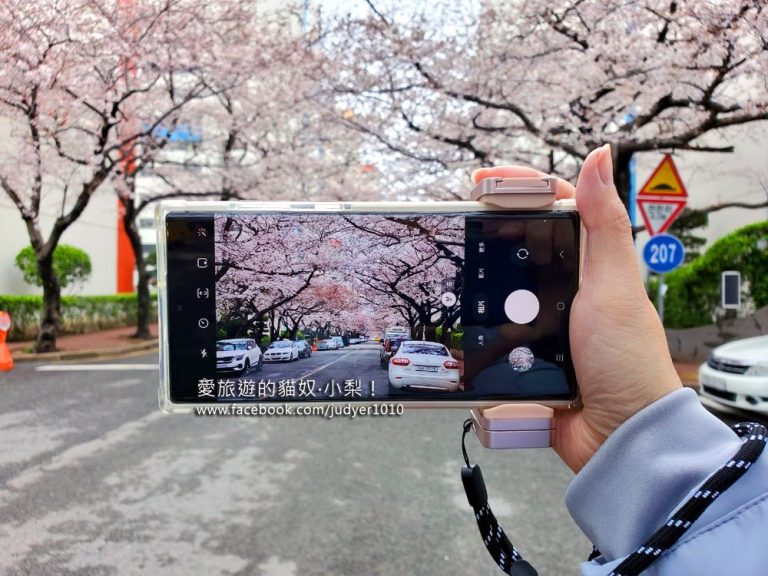 ShutterGrip2 掌握街拍2 \ 翻轉藍牙握把，好用到爆炸！秒把手機變相機，還是最輕的自拍棒及手機立架！ - 愛旅遊的貓奴‧小梨