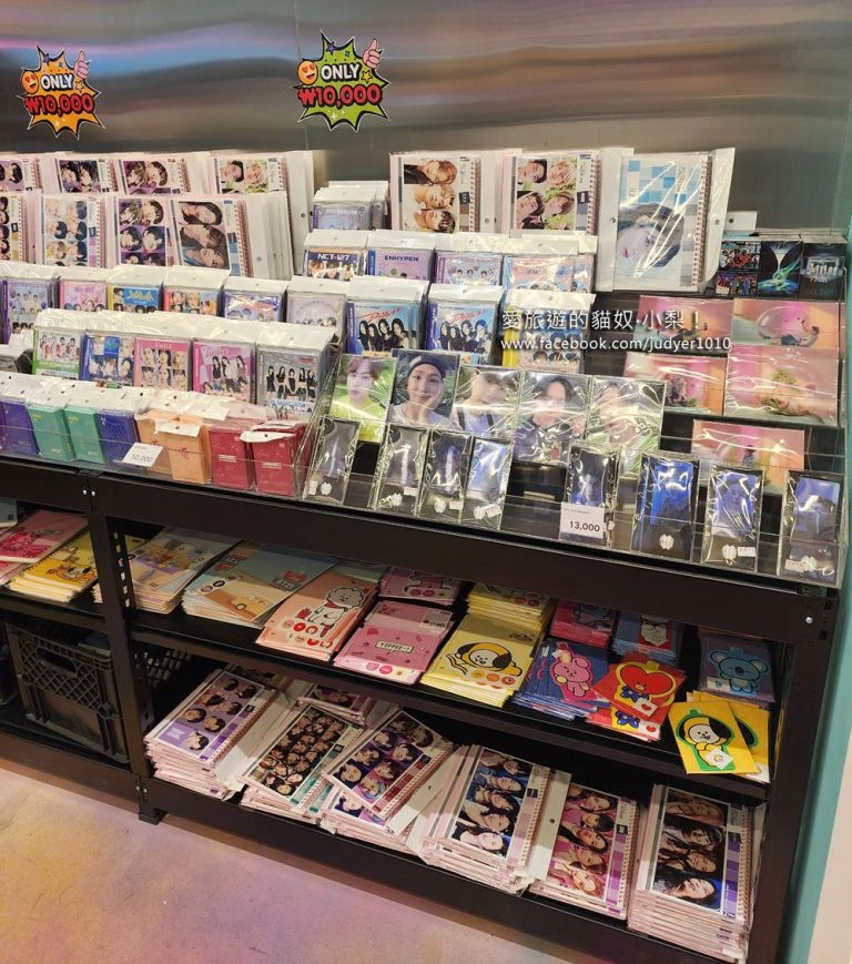 明洞K-POP專賣店 \ K-MECCA 首爾Kpop明星商品店 kpop周邊店 - 愛旅遊的貓奴‧小梨