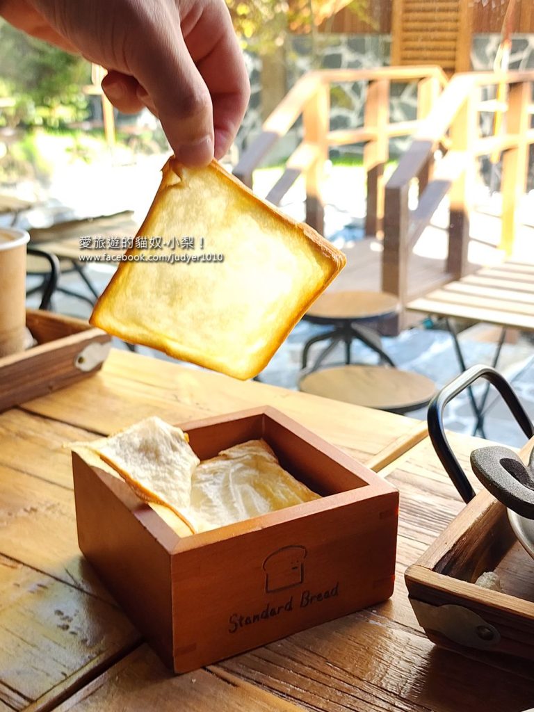 聖水咖啡廳 \ Standard Bread超夯的吐司麵包店、milky shop焦糖奶油餅乾、自然島鹽麵包 - 愛旅遊的貓奴‧小梨